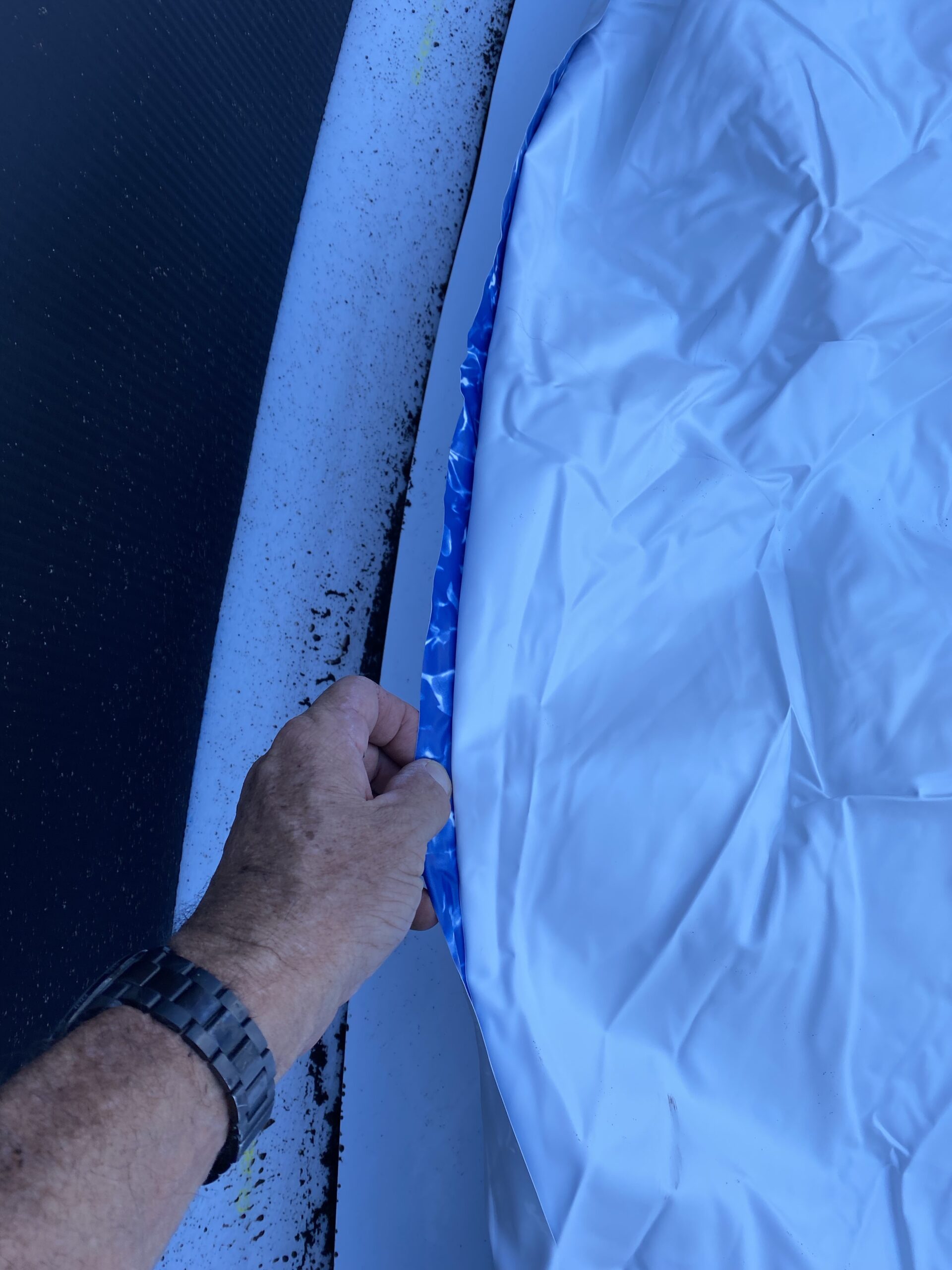 B Use that seam to place the liner correctly. Set that seam evenly ...