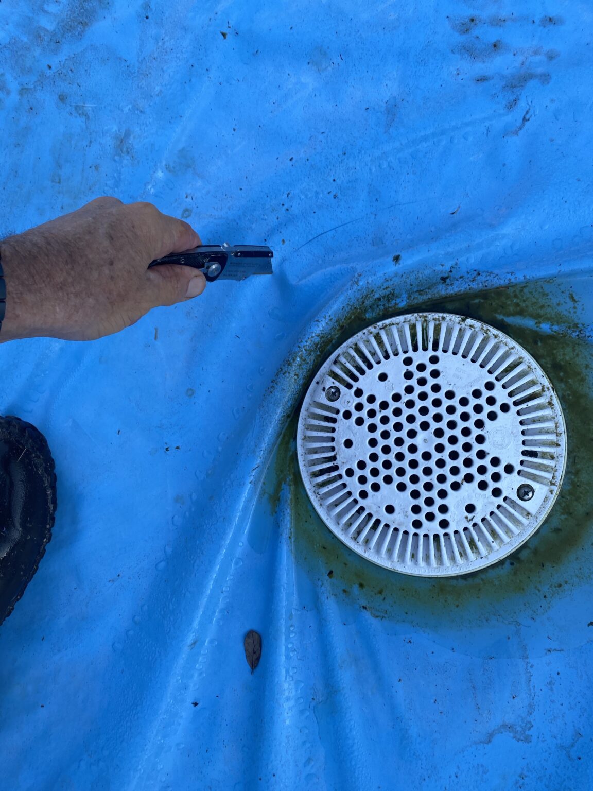 1 Drain the pool and cut the old liner out in pieces, but leave the ...